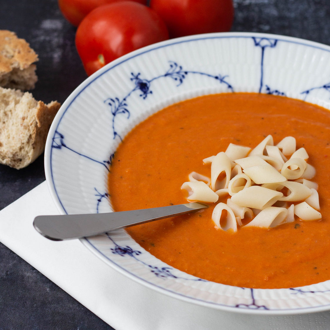 Tomatsuppe | Nem og super lækker opskrift - meget cremet og smagfuld!