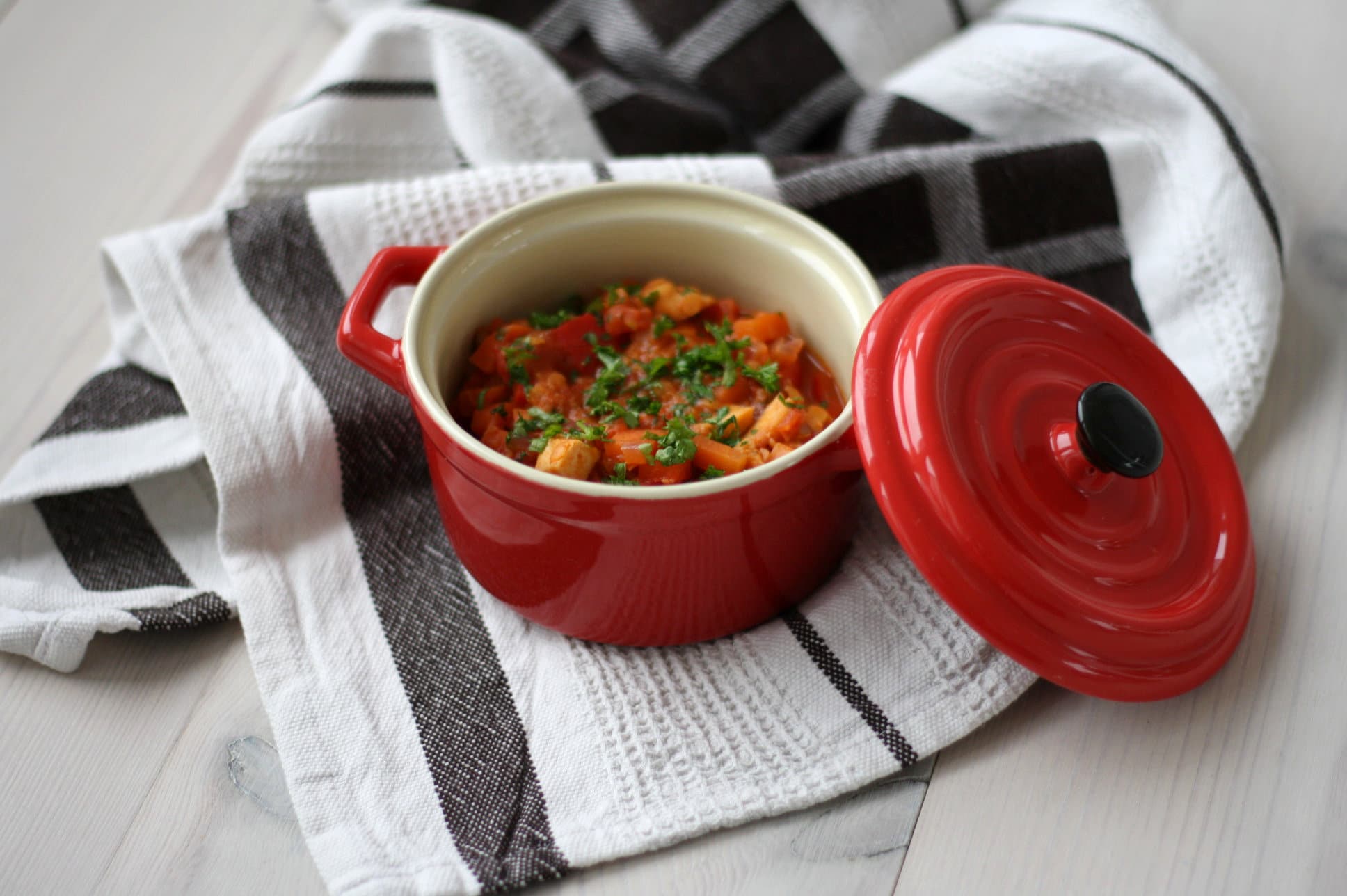 Røde linser i kokos/tomatsauce med eller uden kylling