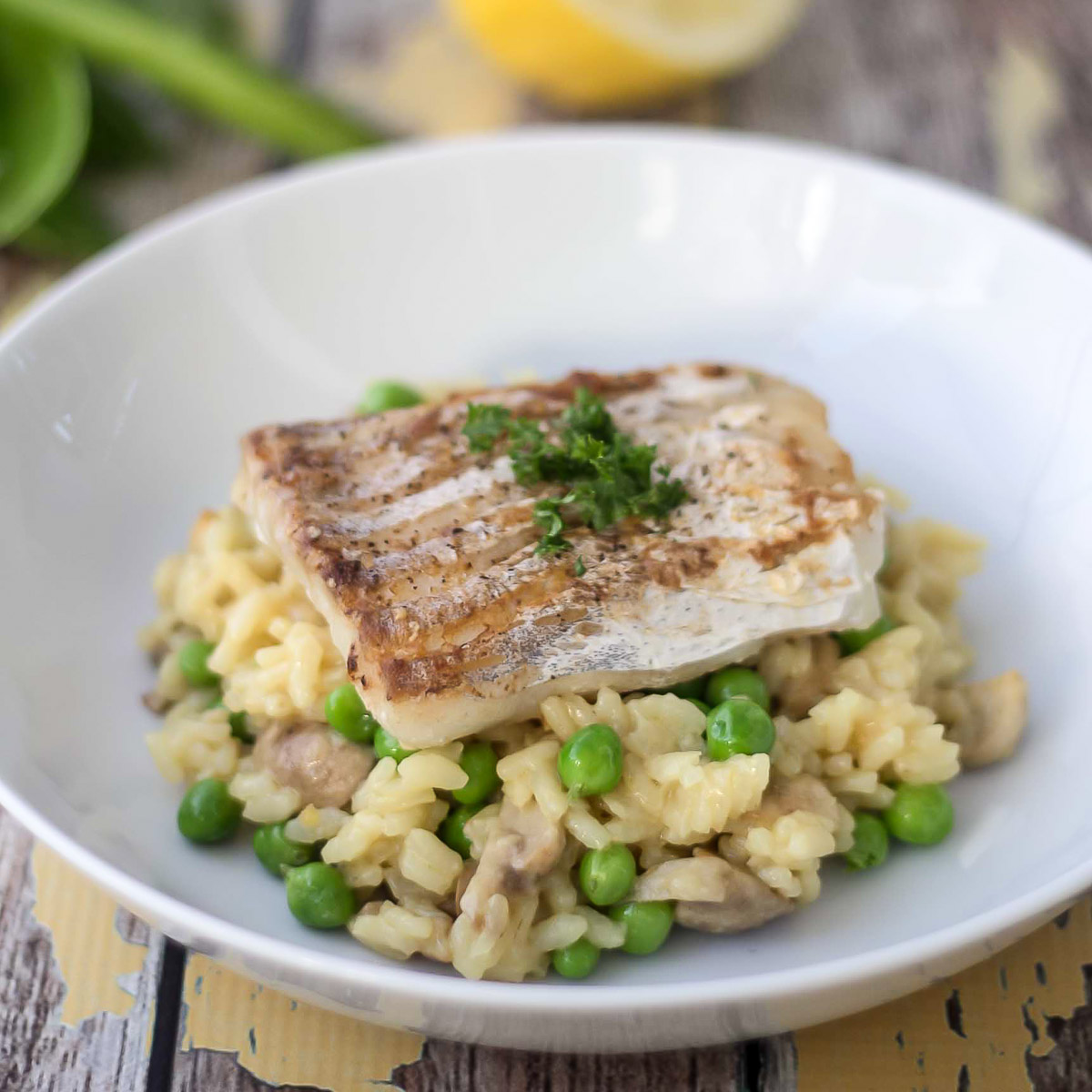 Risotto med svampe, friske ærter og stegt torsk | Opskrift på risotto