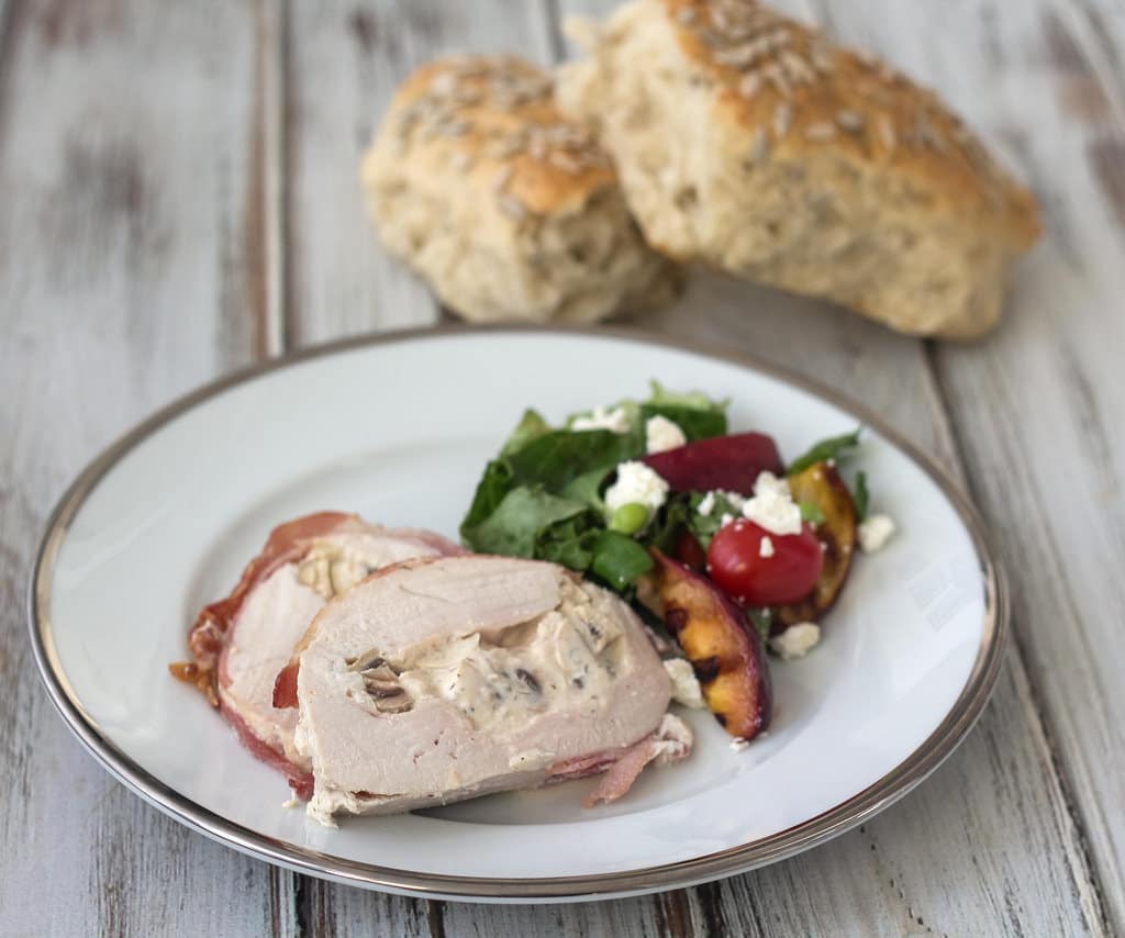 Fyldt kalkunbryst med friskost og champignon | Skøn opskrift