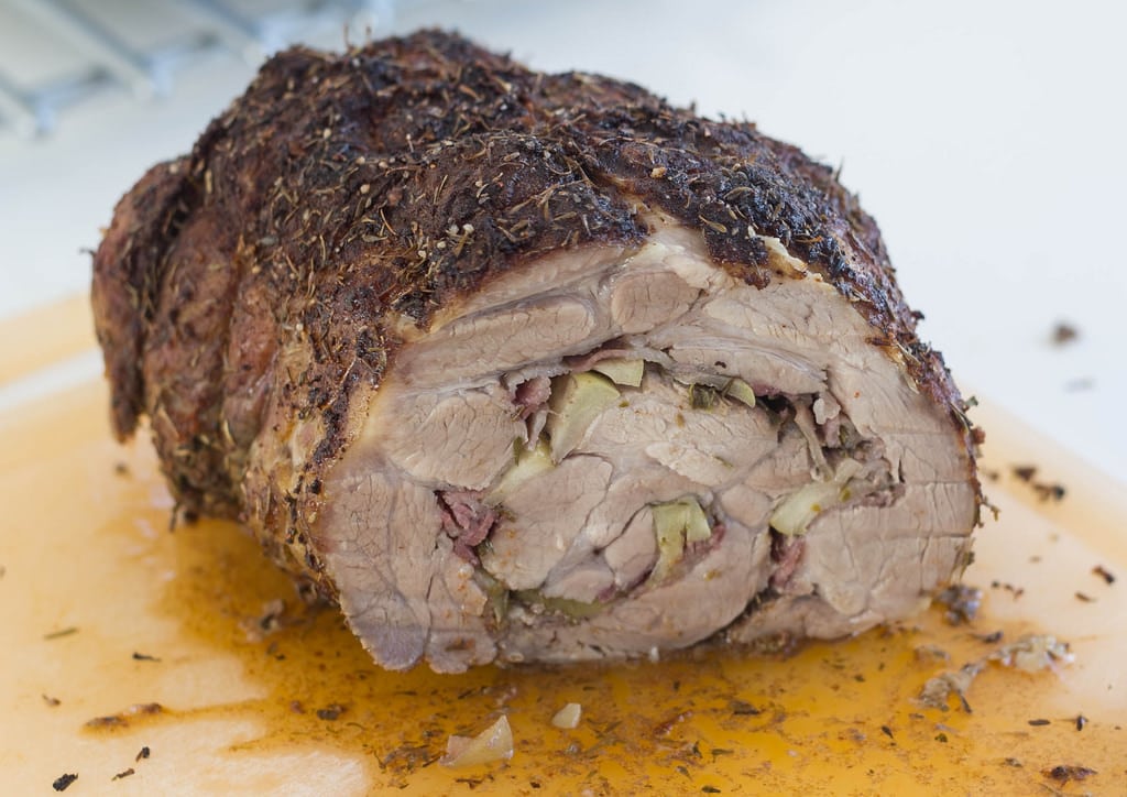 Fyldt nakkefilet med æbler og bacon