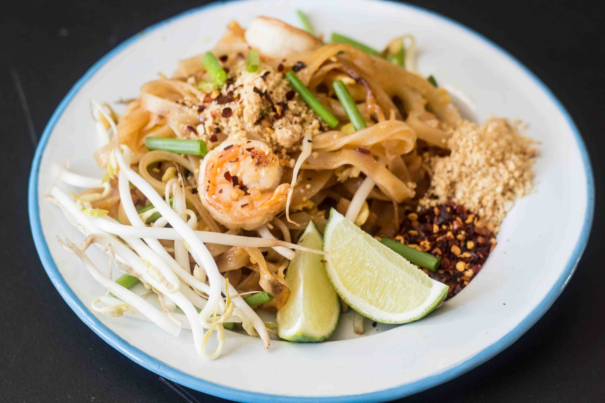 Pad Thai med rejer | Autentisk thailandsk opskrift - nem at lave!