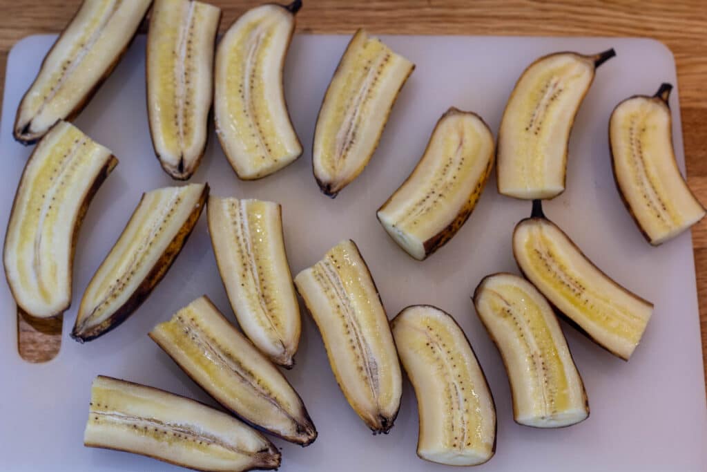 Banankage med flamberede bananer og chokolade | Super lækker kage!