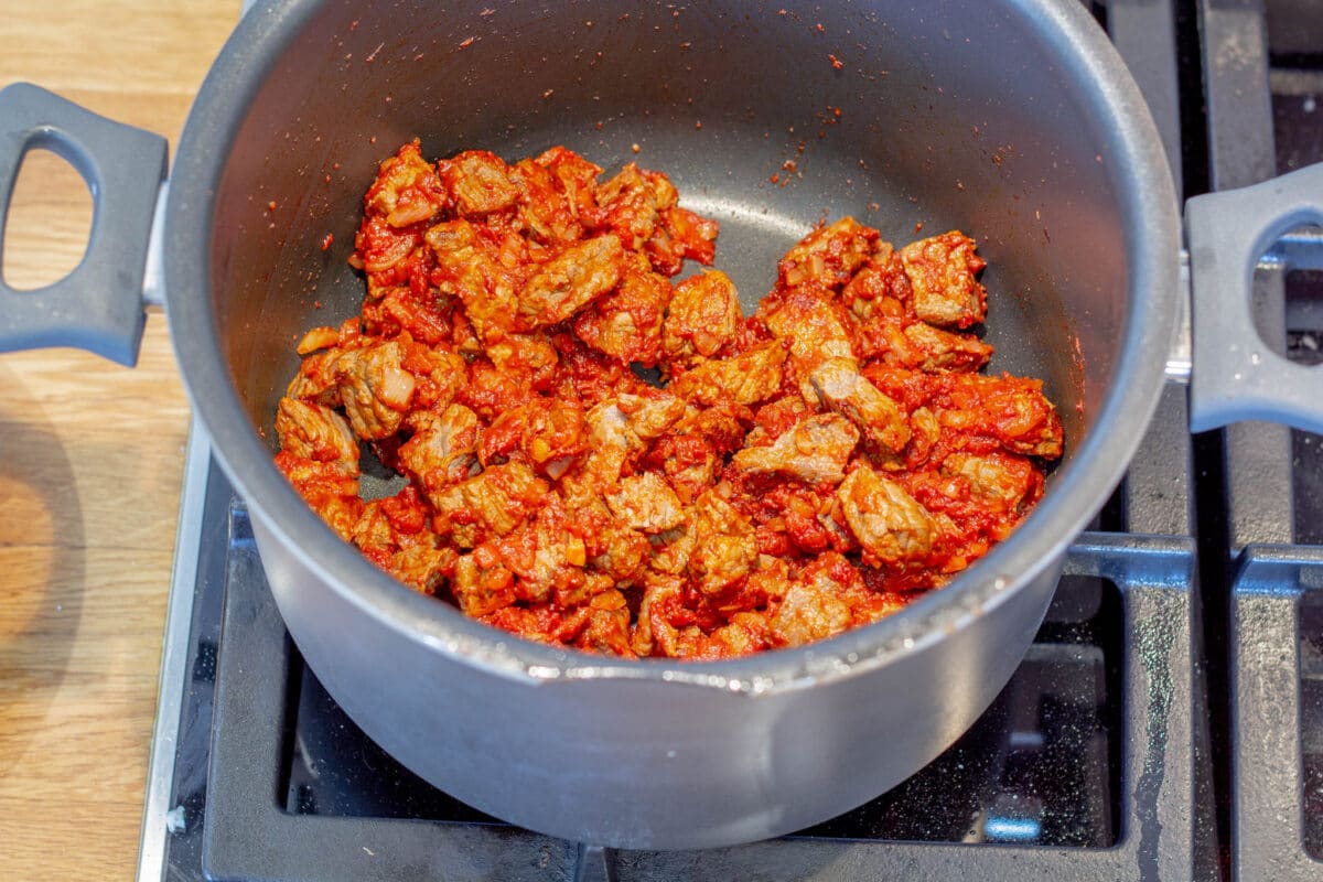 Gullash opskrift - den lækreste klassiske ungarske simreret