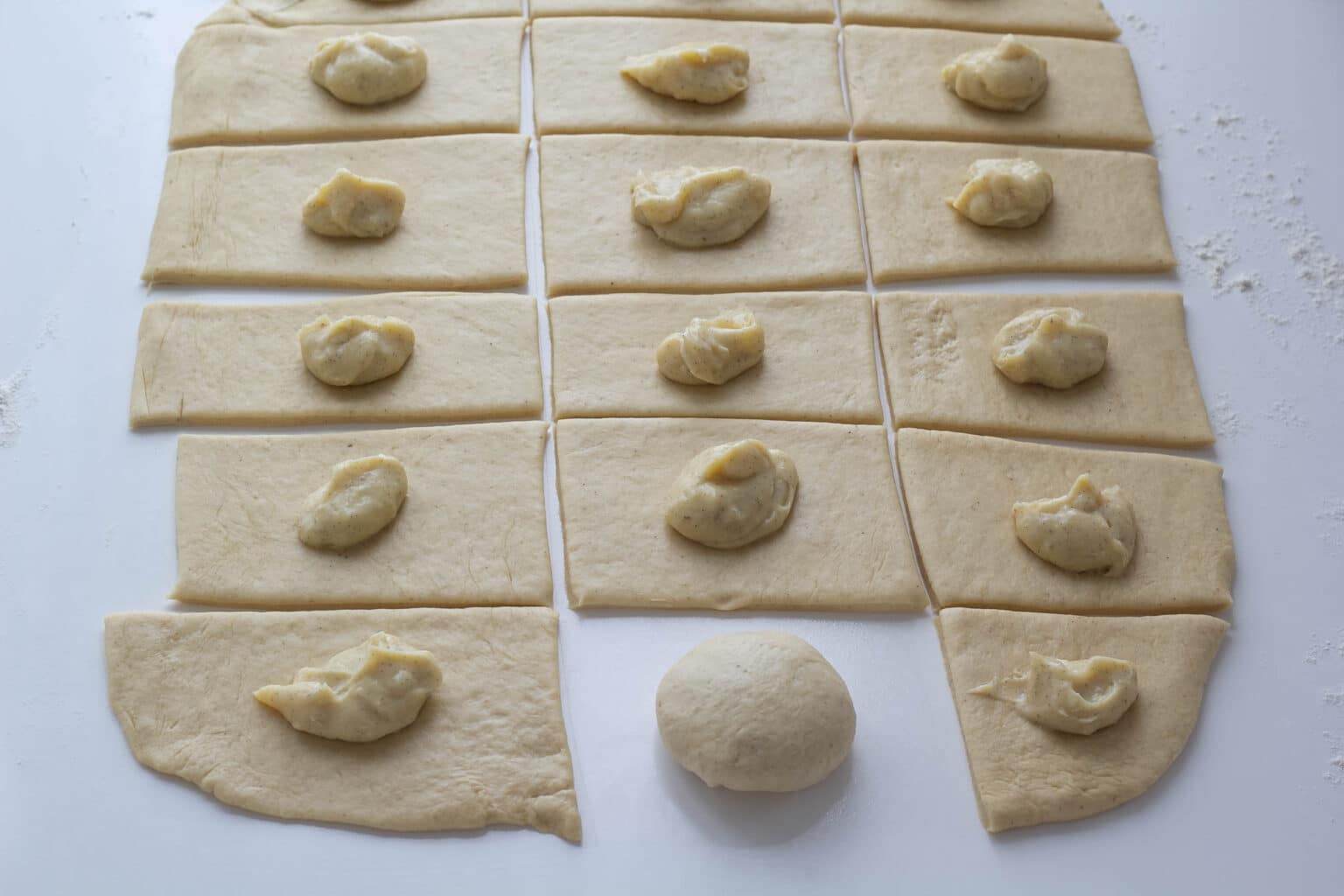 Fastelavnsboller med creme | Nem opskrift på fastelavnsboller