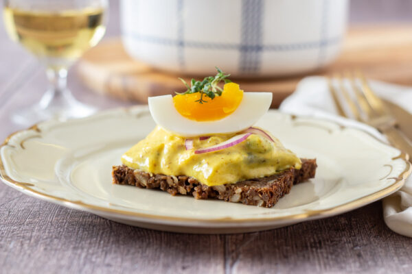 Karrysild opskrift - Hjemmelavet karrysild med æbler