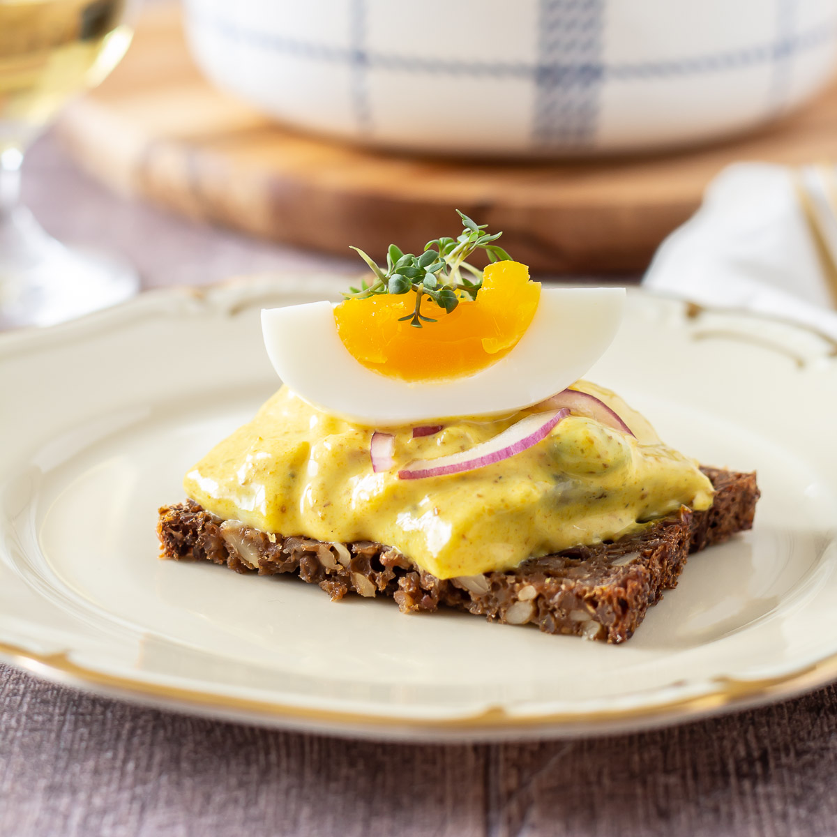 Karrysild opskrift - Hjemmelavet karrysild med æbler