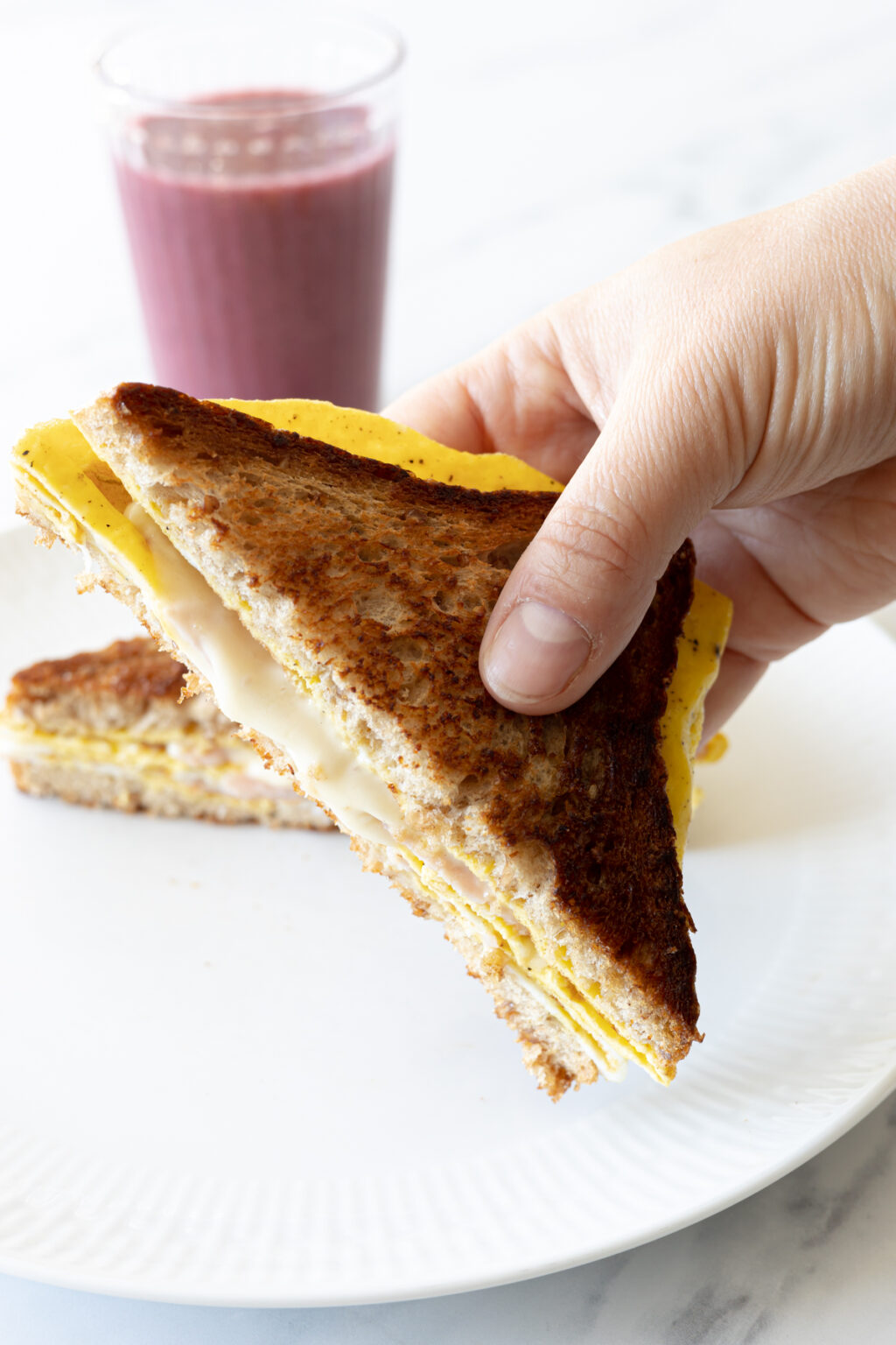 Toast med æg | Lækker omelet toast med æg og ost